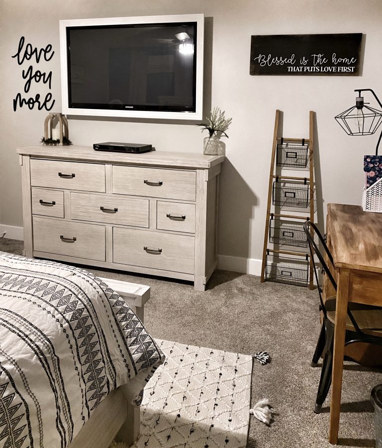 Build your own DIY TV Frame - Cheap! - Home With Krissy